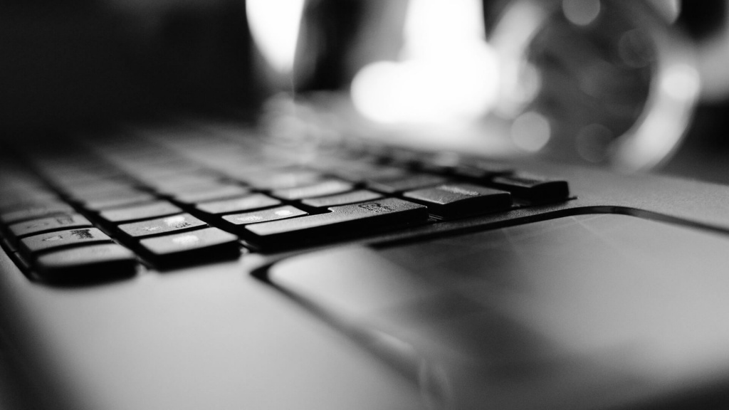 使用 SysRq 鍵讓當機的 Linux 安全地重新開機 – G. T. Wang