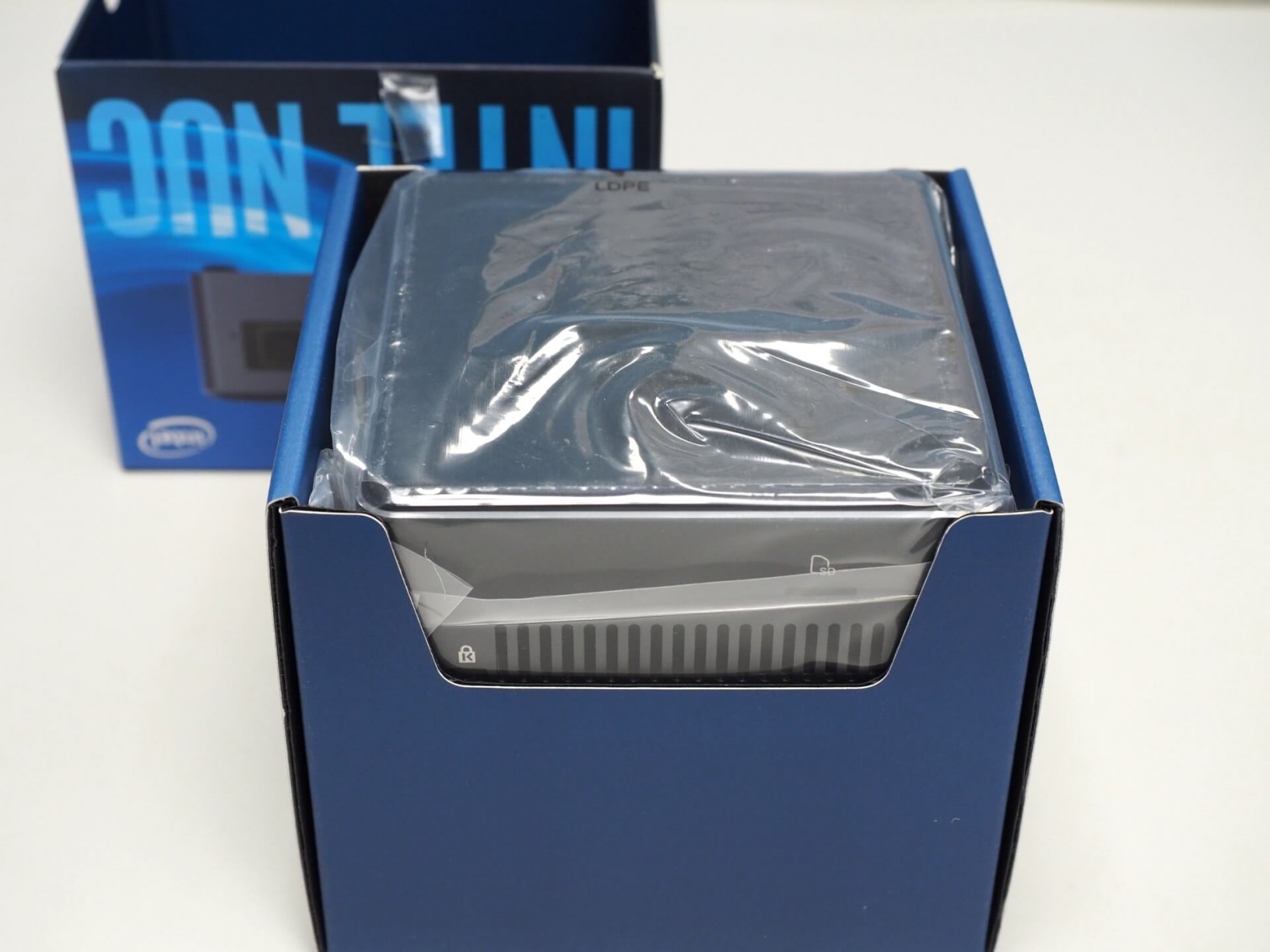 [開箱] Intel NUC7i3BNH 超迷你個人電腦，i3-7100U 處理器 – G. T. Wang