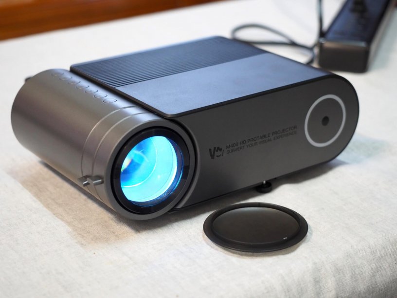 [開箱] 微米 M400 微型投影機 – G. T. Wang